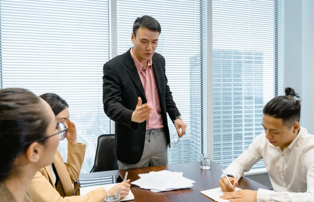 How To Manage A Business Reputational Crisis? - CompulearnTech